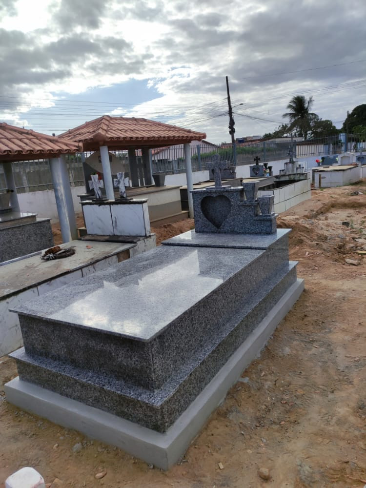 Túmulo de granito cinza ocre para 3 pessoas 55cm altura - Graniart ...