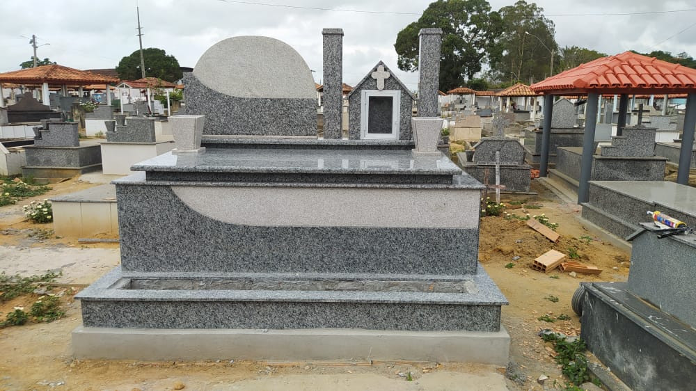 Túmulo de granito c/jardim cinza ocre para 4 pessoas 80cm altura ...