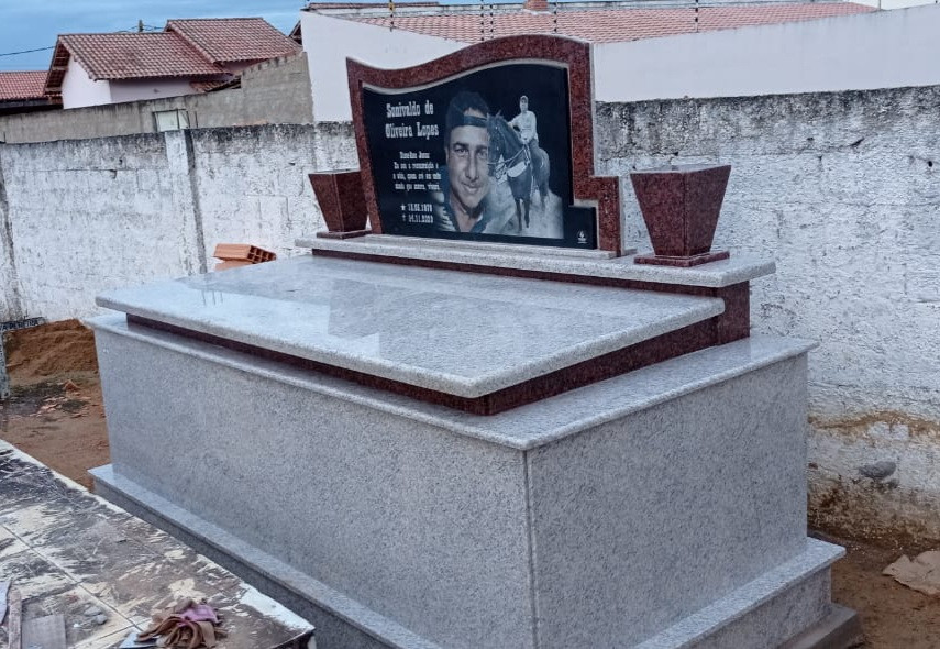 Túmulo de granito branco siena para 4 pessoas 80cm altura - Graniart ...