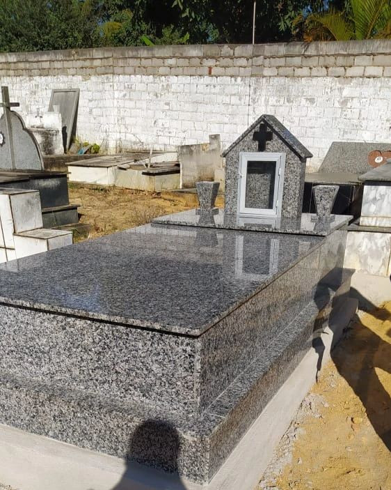 Túmulo de granito cinza ocre para 3 pessoas 55cm altura - Graniart ...