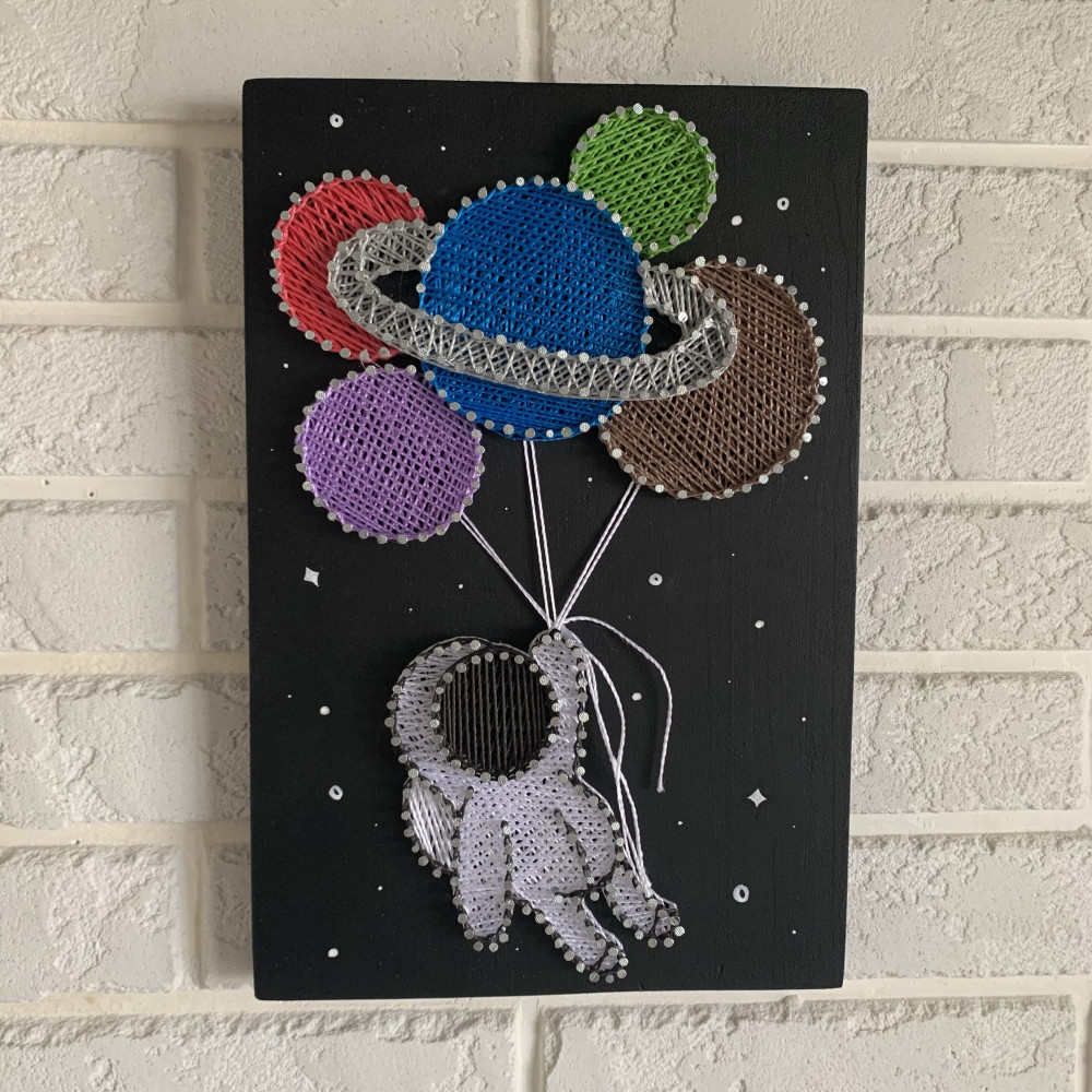 Placa Astronauta String Art - Oficina Criativa